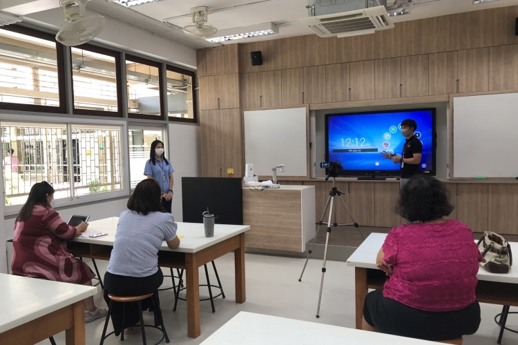 Hollywood International Ltd. › ActivPanel training in Science subjects ...