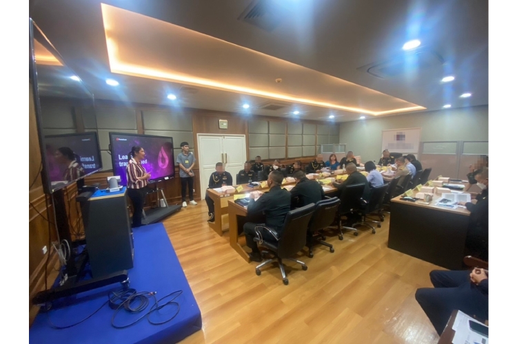 Hollywood International Ltd. › Promethean ActivPanel V9 Presentation ...