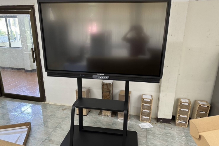 Hollywood International Ltd. › ส่งมอบและติดตั้งจออัจฉริยะ Promethean ...