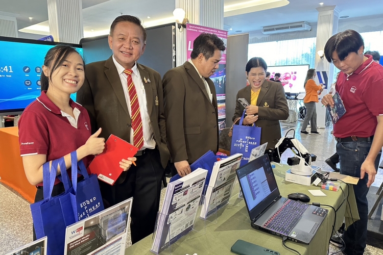 Hollywood International Ltd. › Exhibiting booth at the academic meeting ...