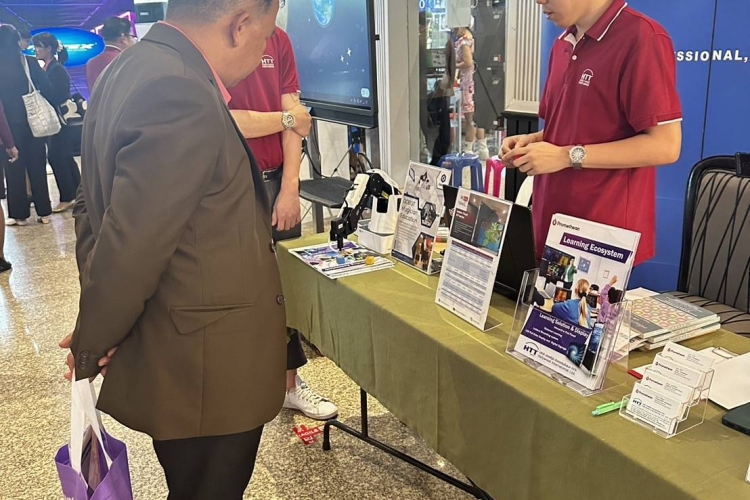 Hollywood International Ltd. › Exhibiting booth at the academic meeting ...
