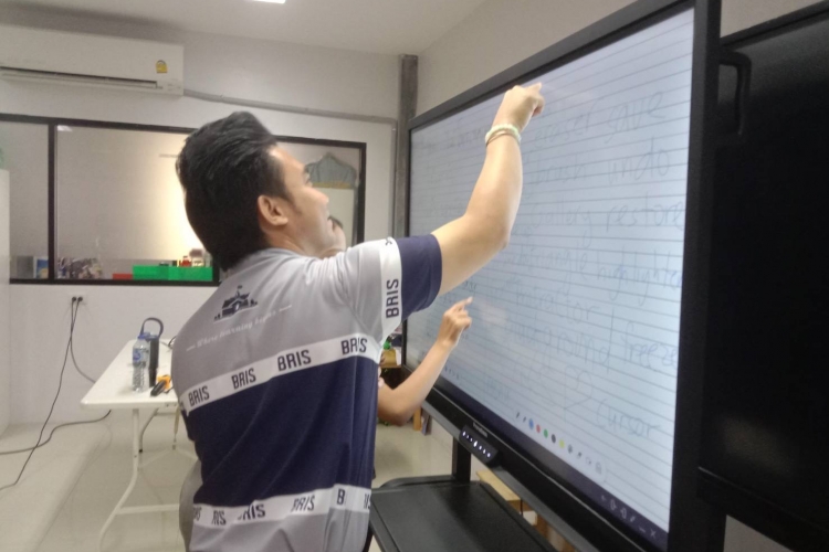 Hollywood International Ltd. › Promethean ActivPanel 9 training session ...